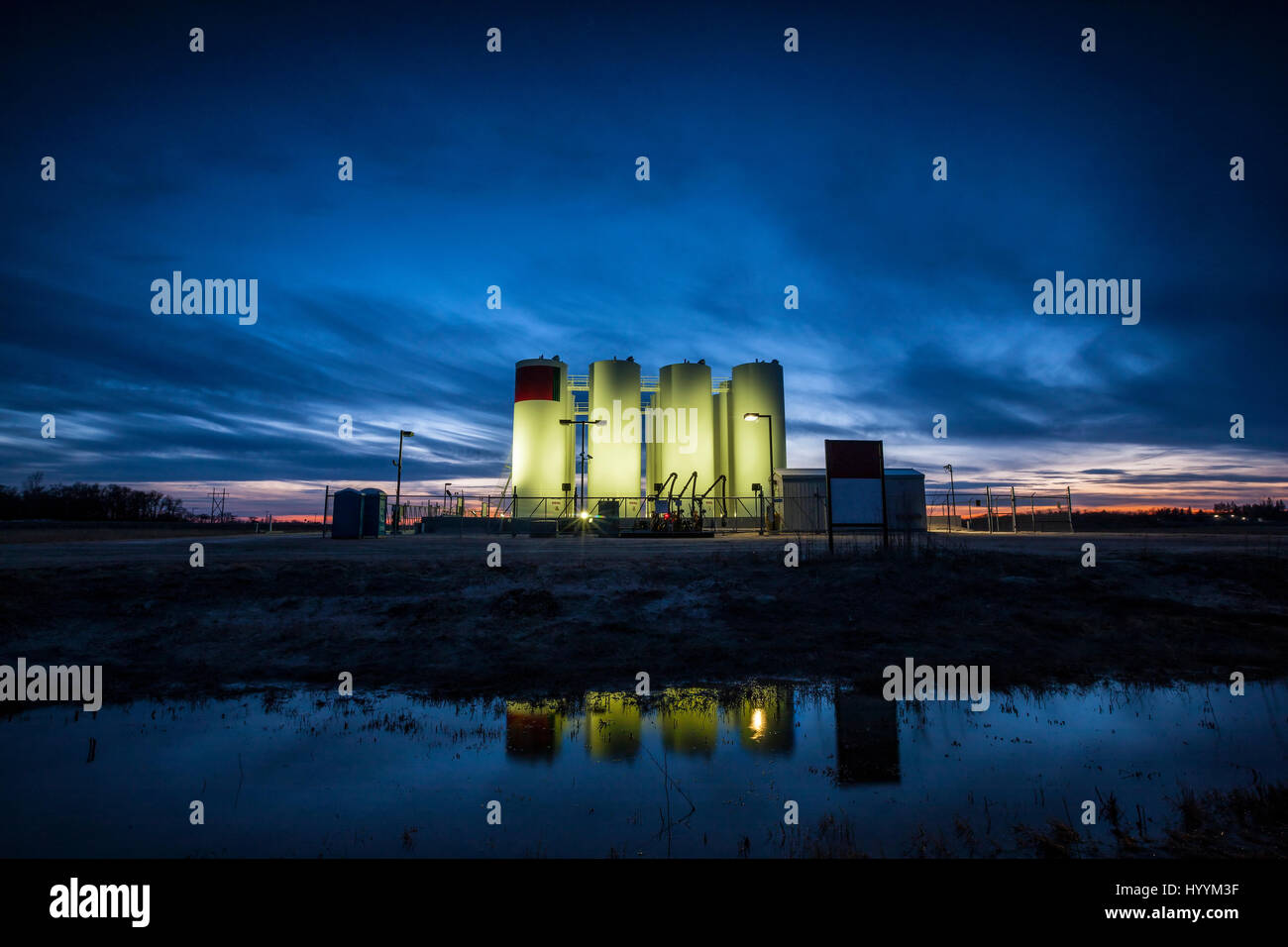 Night storage tank hi-res stock photography and images - Alamy