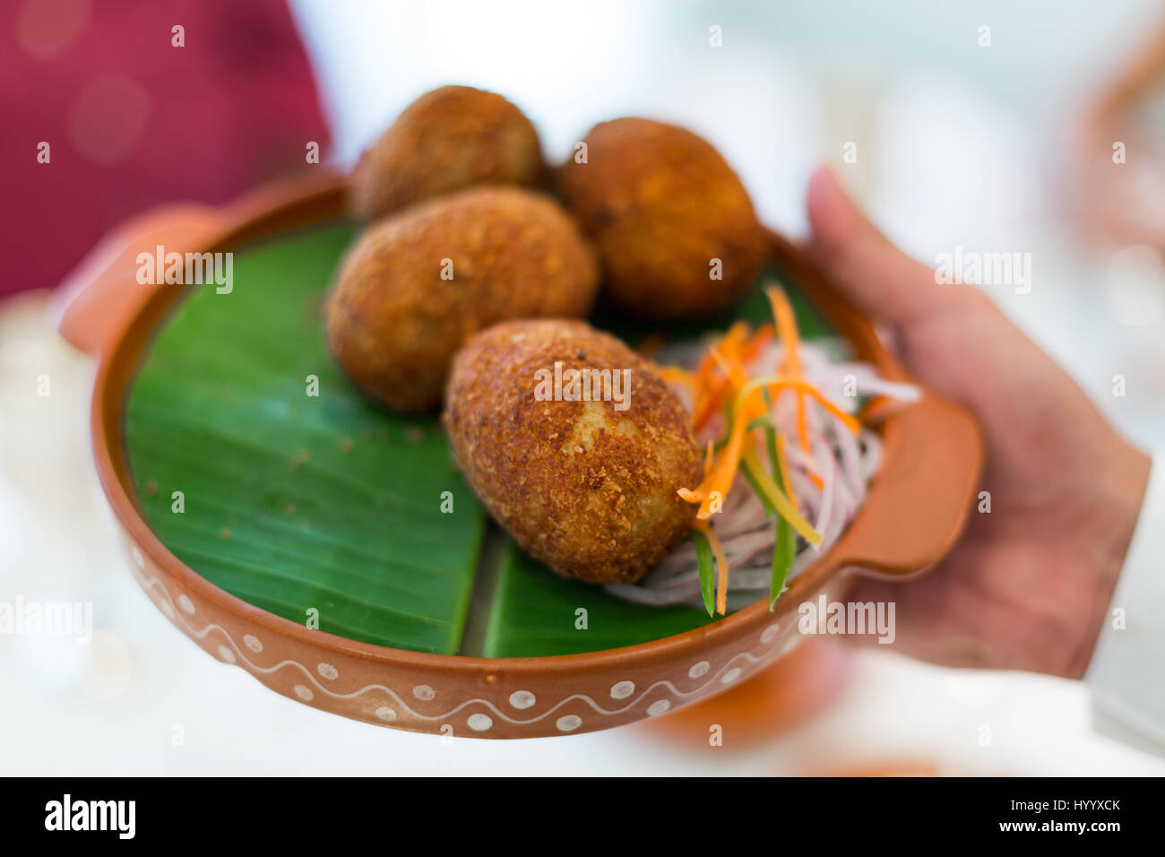 Bengali delicacy Dimer Devil Stock Photo - Alamy
