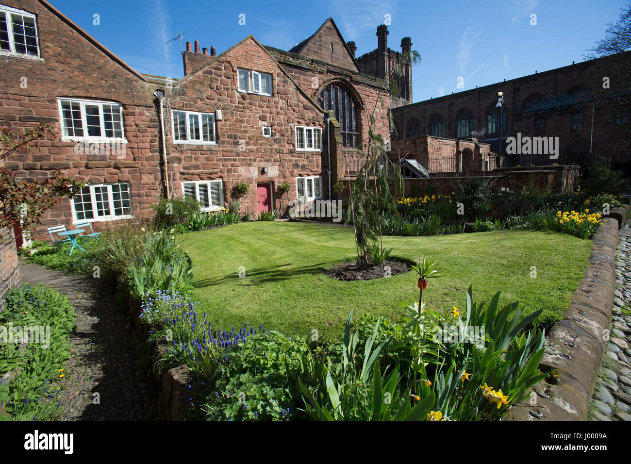 City of Chester, England. Picturesque view of two cottages in Chester’s ...