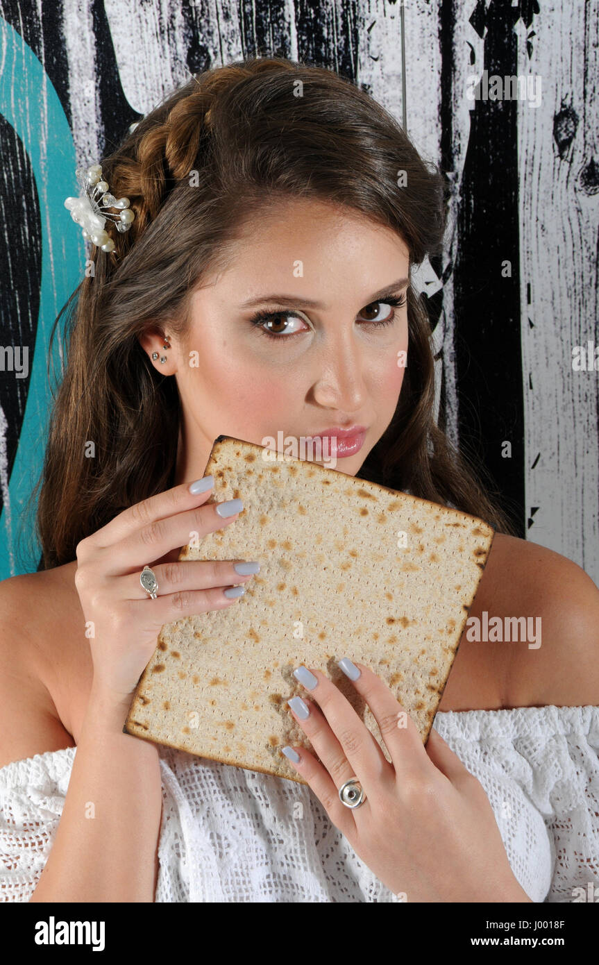 Matzos hi-res stock photography and images - Alamy