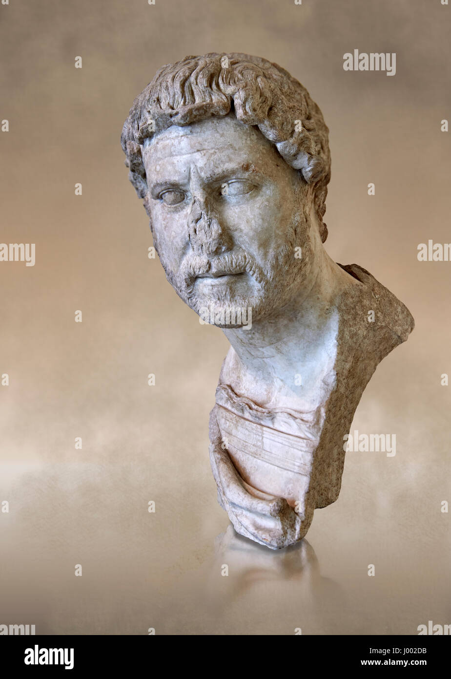 Marble bust emperor hadrian hi-res stock photography and images - Alamy
