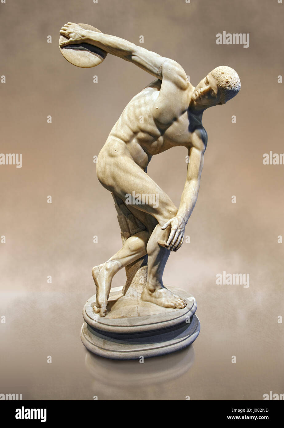 Discus thrower statue hi-res stock photography and images - Alamy