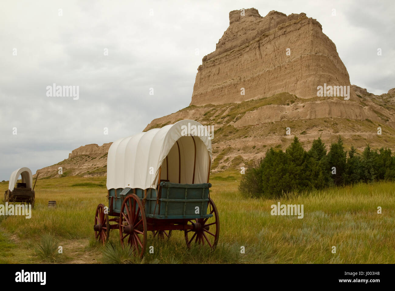 Old covered wagon hi-res stock photography and images - Alamy