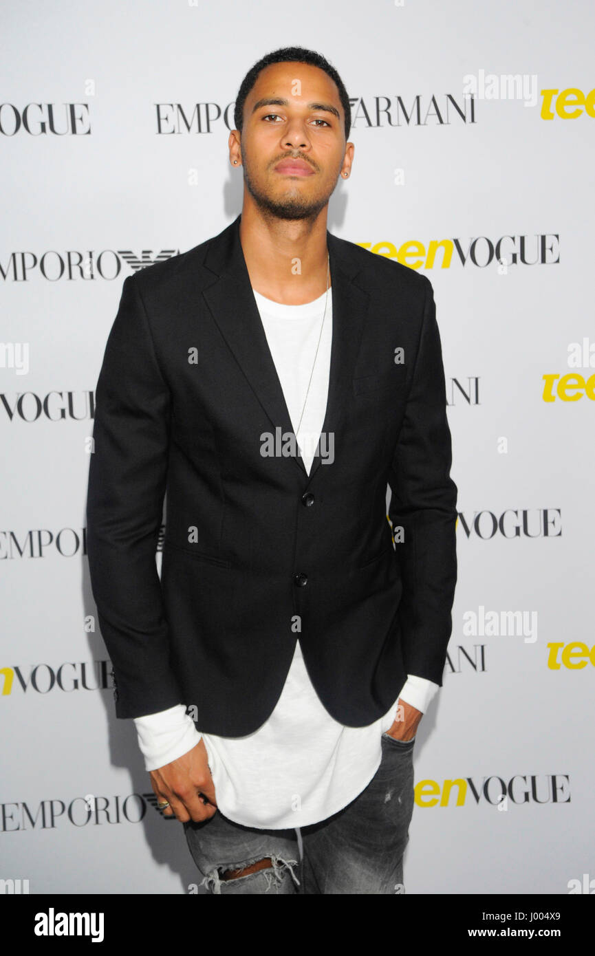 Elliot Knight attends the Teen Vogue Young Hollywood Issue Party on ...
