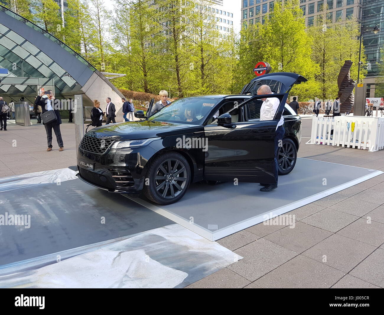 The Range Rover Velar Seen In London Canary Wharf . Credit: Alamy Live ...