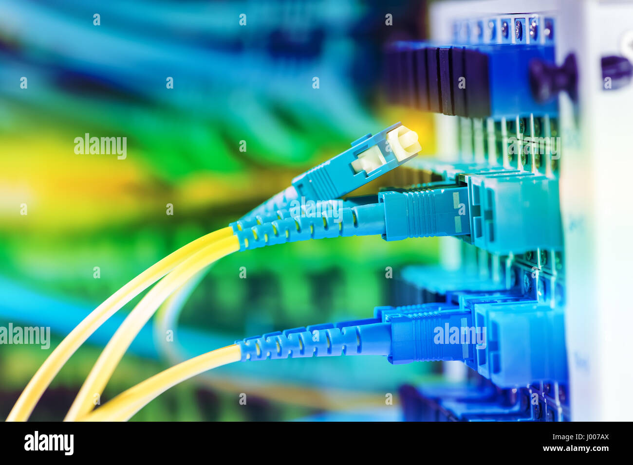 Data center operations hi-res stock photography and images - Alamy