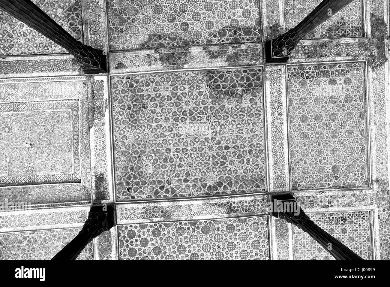 Jameh mosque of isfahan architecture Black and White Stock Photos ...