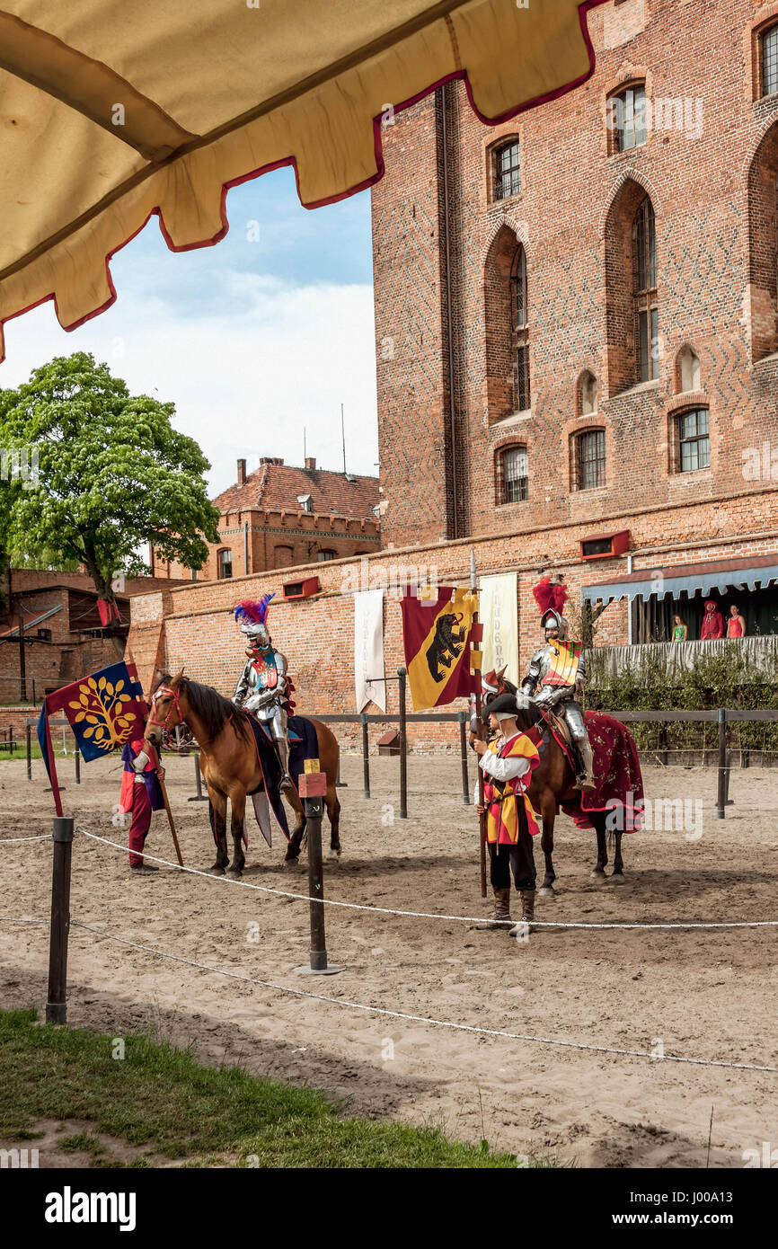 Knights medieval castle horses hi-res stock photography and images - Alamy
