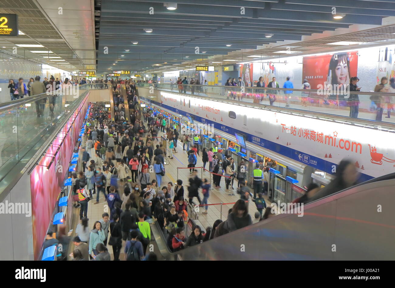 People commute by subway in Taipei downtown Taiwan Stock Photo - Alamy