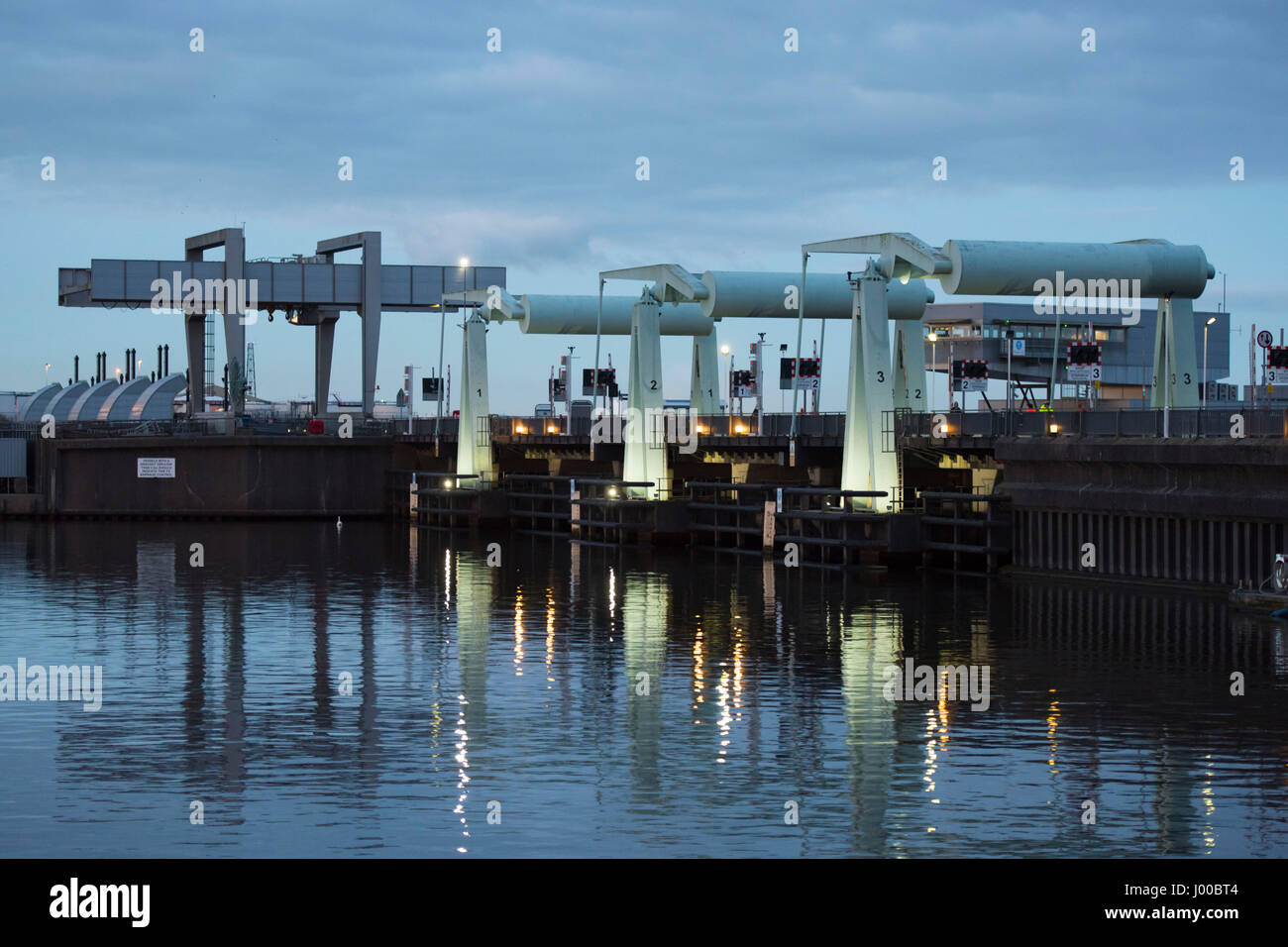 Cardiff bay barrage hi-res stock photography and images - Alamy