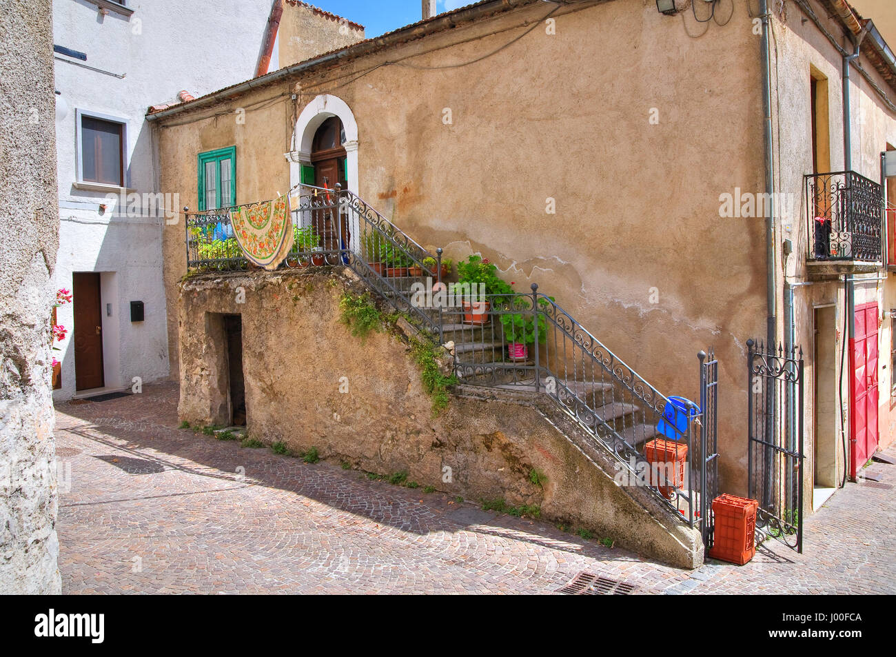 Alleyway. Brienza. Basilicata. Italy Stock Photo - Alamy