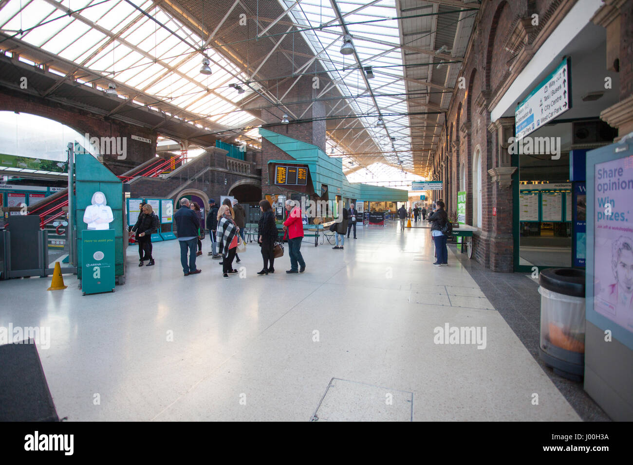 Chester train platform hi-res stock photography and images - Alamy