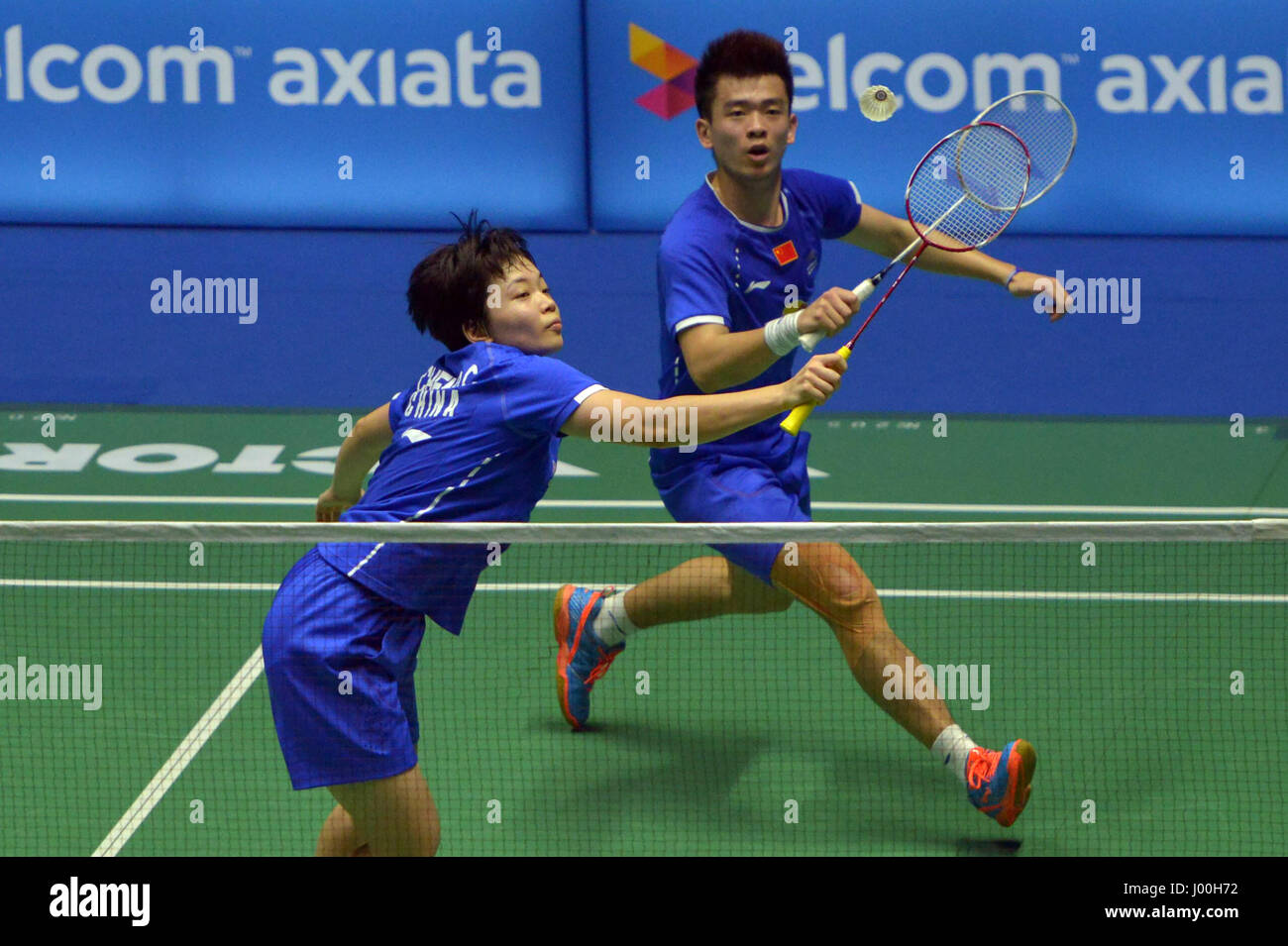 Kuching, Malaysia. 8th Apr, 2017. China's Zheng Siwei (R) and Chen ...