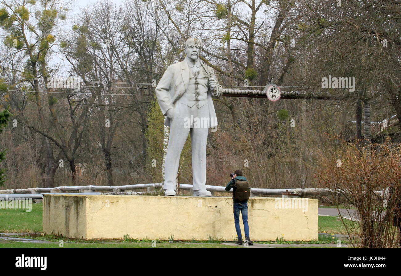 Chernobyl, Ukraine. 5th Apr, 2017. A man takes photos of a Lenin statue ...
