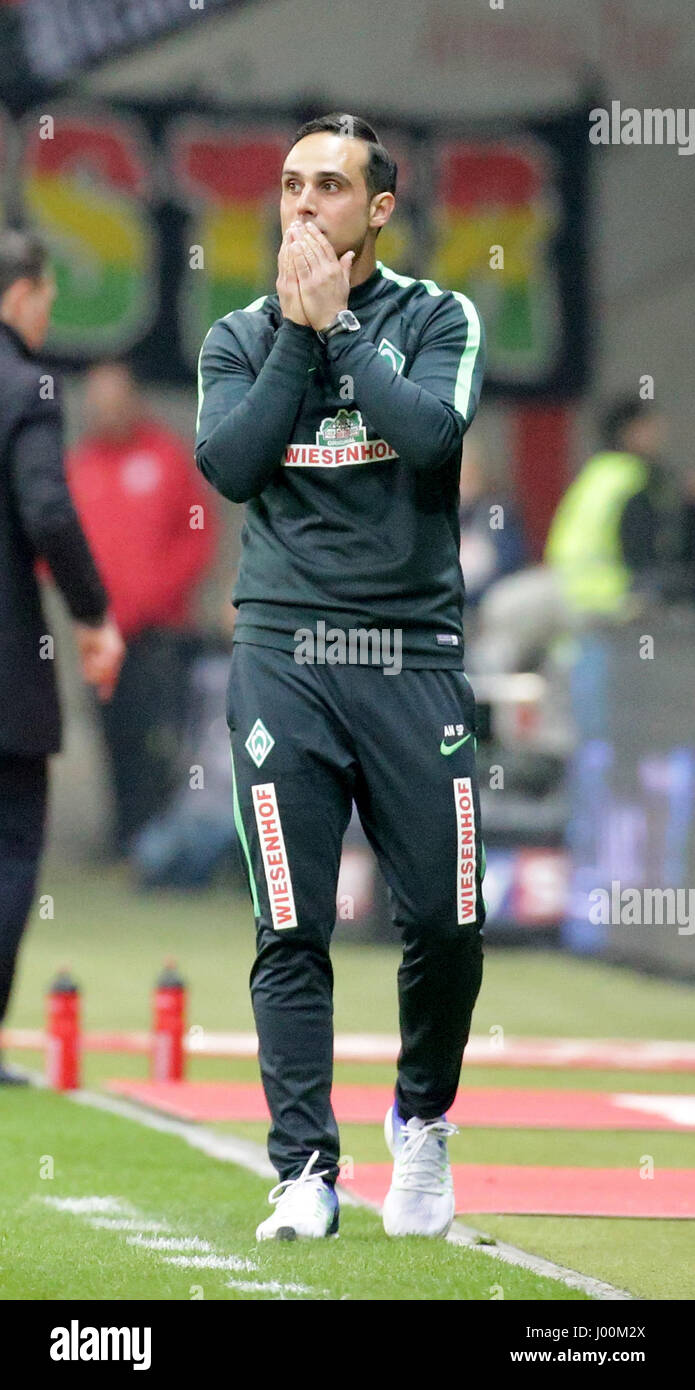 Bremen's coach Alexander Nouri reacts during the German Bundesliga ...
