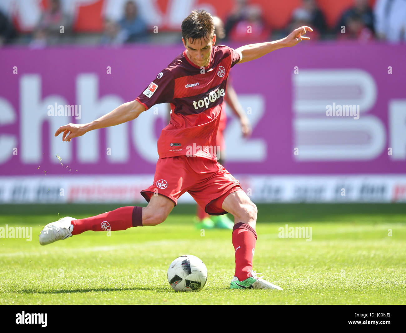 Kaiserslautern, Germany. 08th Apr, 2017. Kaiserslautern's Christoph ...