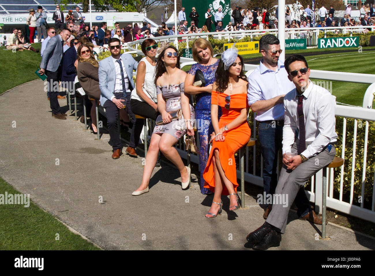 Female racegoers hi-res stock photography and images - Alamy
