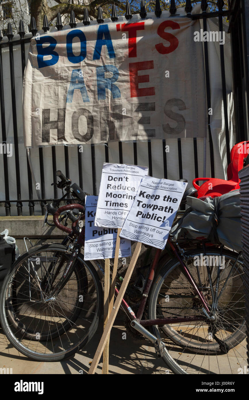 London, UK. 8th April, 2017. Members of the NBA (National Barge ...
