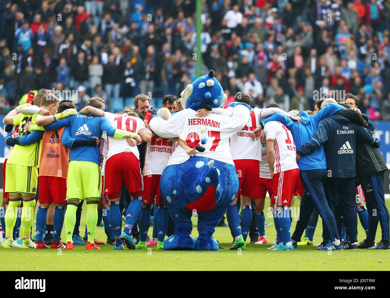 Hamburg, Germany. 8th Apr, 2017. Hamburg's team celebrates the 2:1 ...