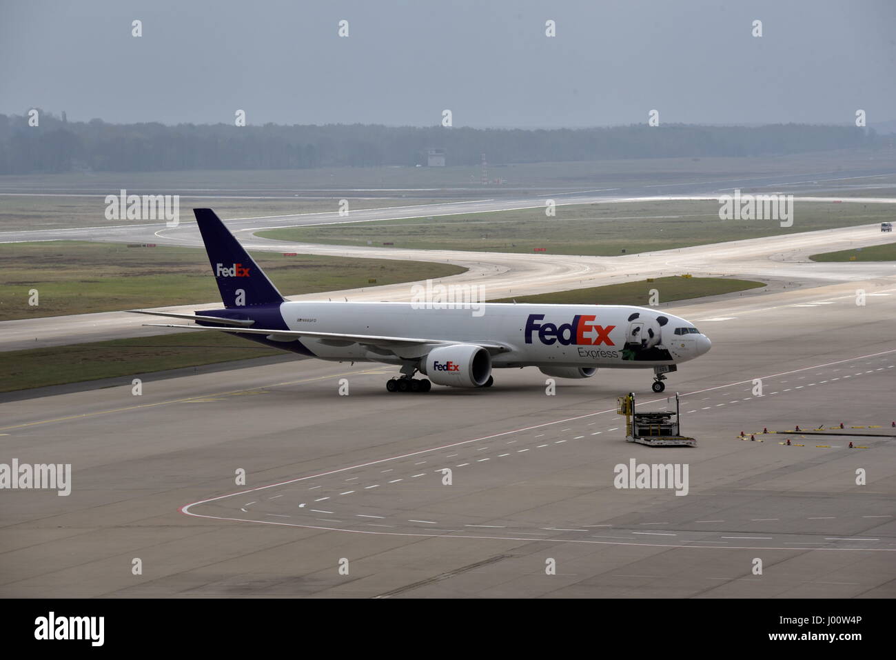 Cologne, Germany. 06th Apr, 2017. A Boeing 777 aircraft in service for ...