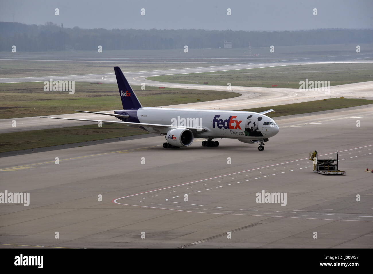 Cologne, Germany. 06th Apr, 2017. A Boeing 777 aircraft in service for ...