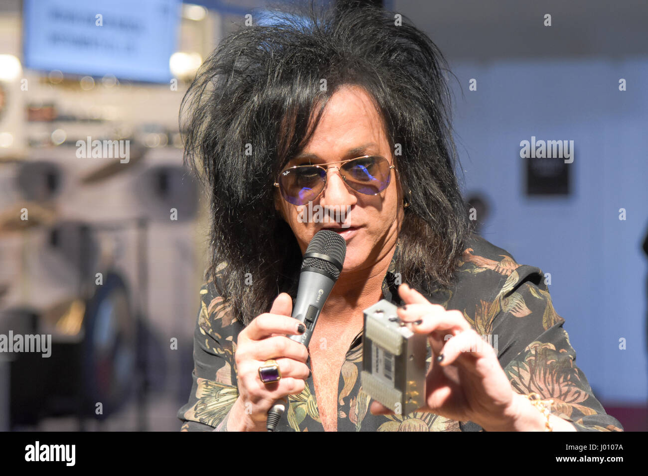 Steve stevens guitarist hi-res stock photography and images - Alamy