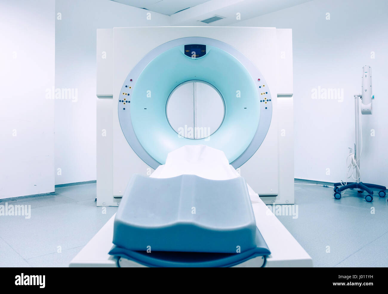 Mri machine hi-res stock photography and images - Alamy