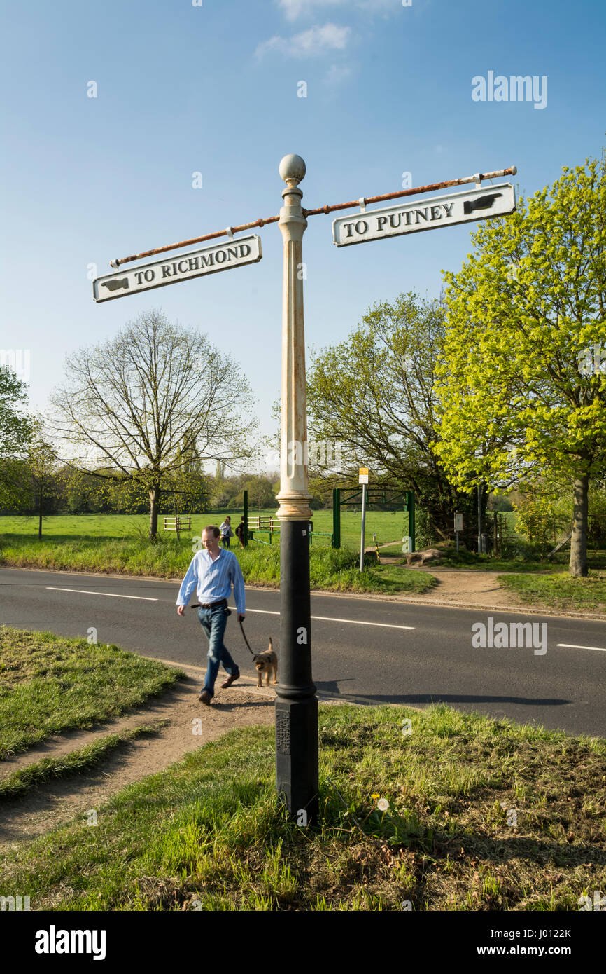 Walking man traffic sign hi-res stock photography and images - Alamy