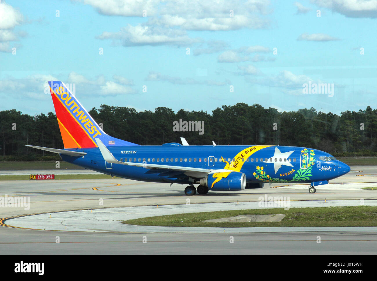 Southwest boeing 737 700 hi-res stock photography and images - Alamy