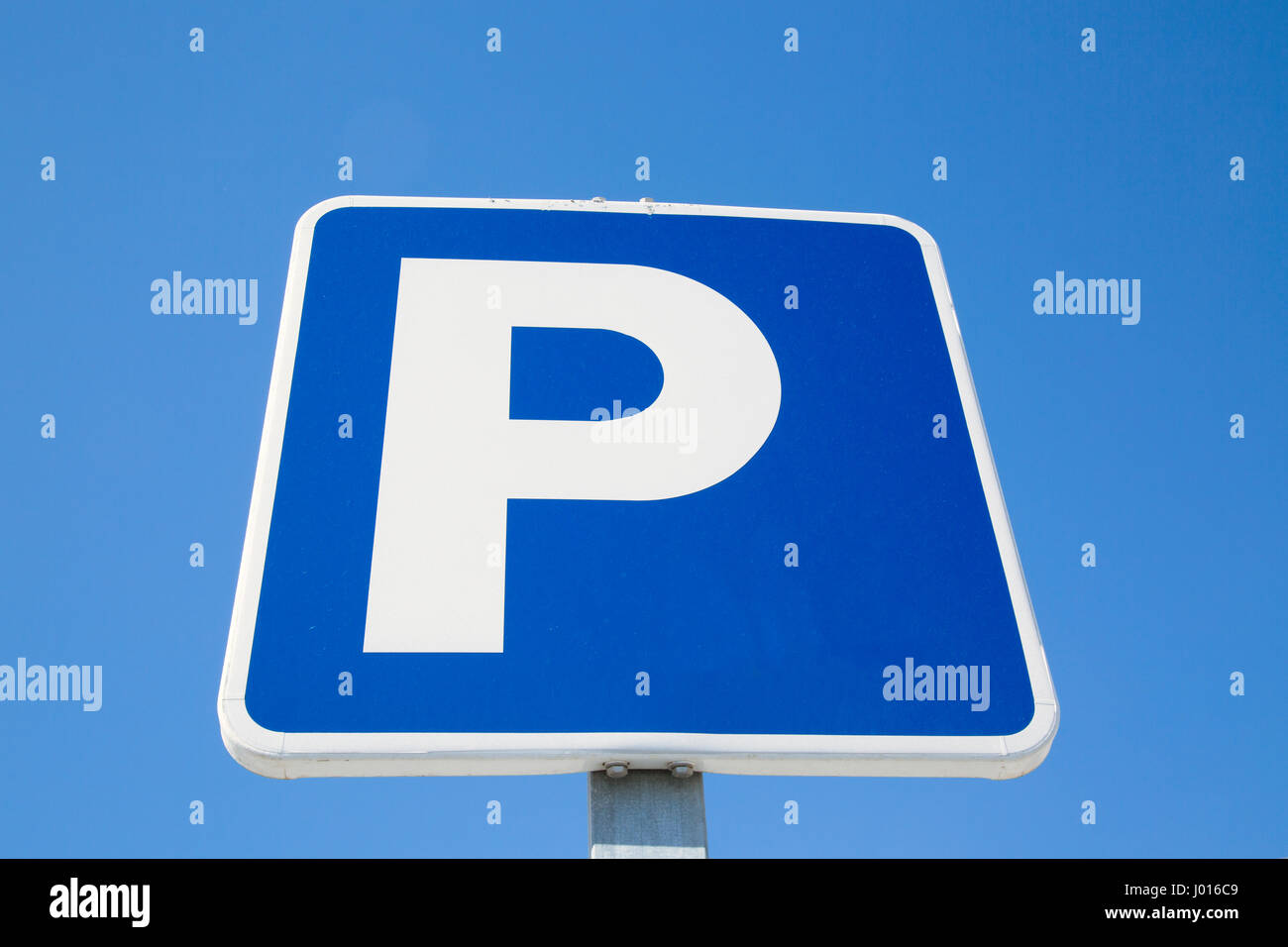 Blue Parking Sign in Urban Setting Stock Photo - Alamy