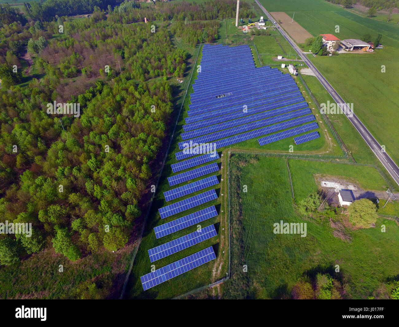 Building solar field hi-res stock photography and images - Alamy