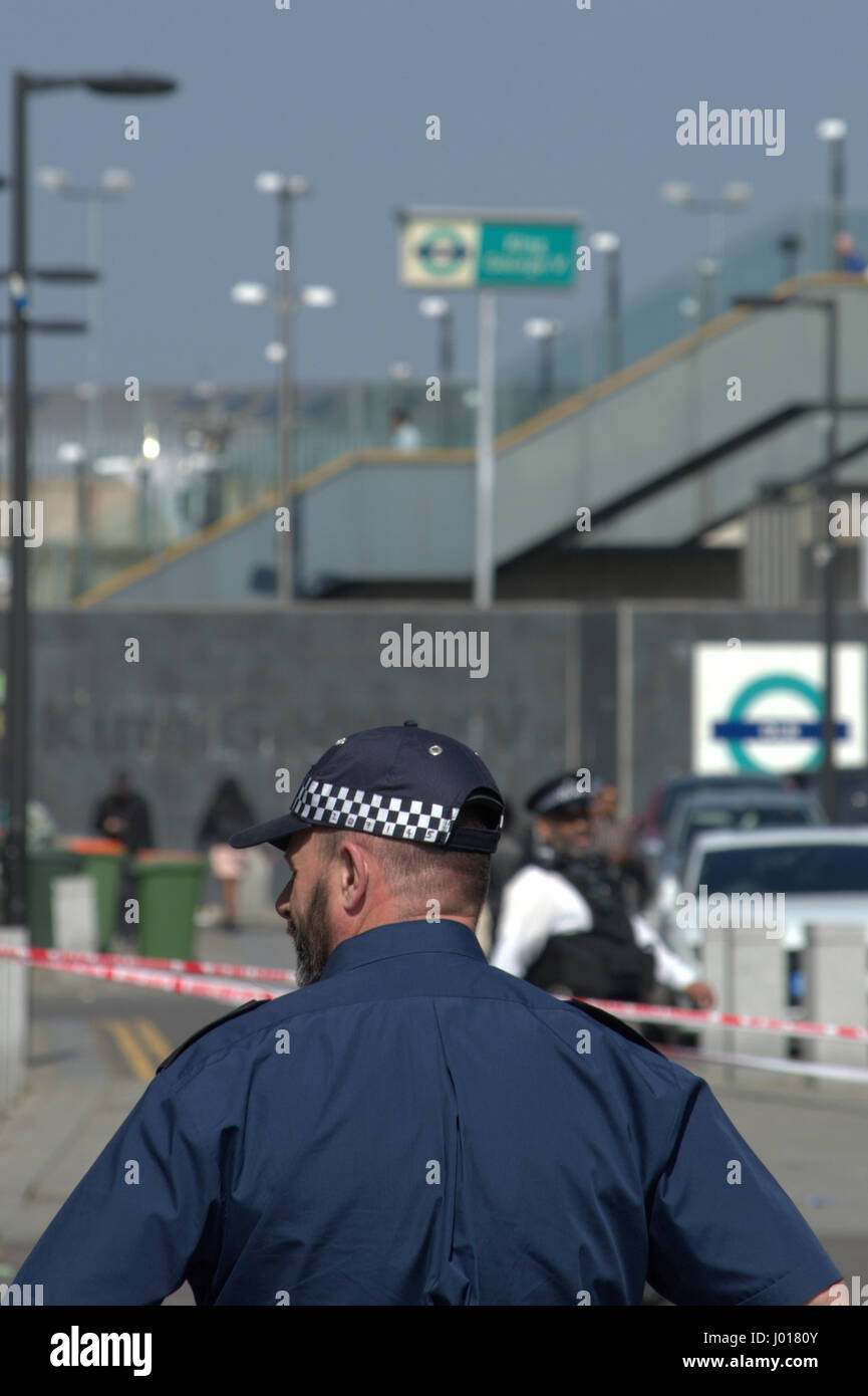 Police searching crime scene for evidence as part of murder inquiry in ...