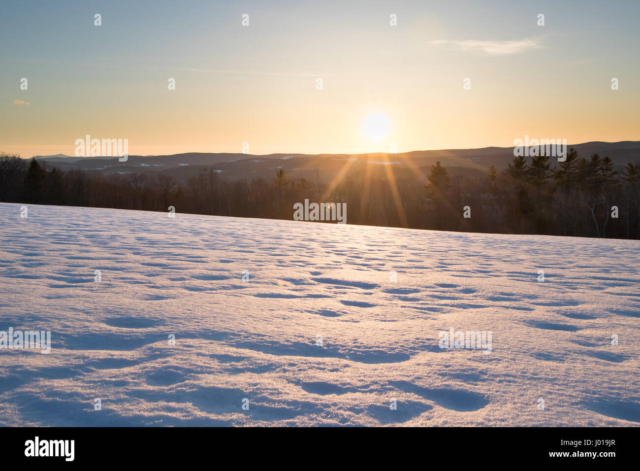 Sun Setting Over Beautiful Snowy Field Stock Photo - Alamy
