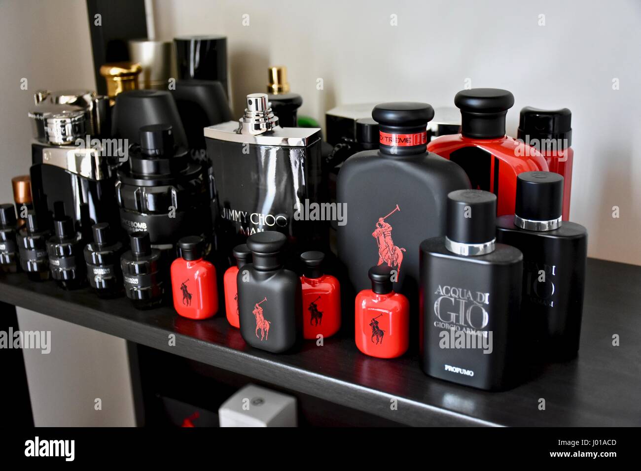 Mens cologne hi-res stock photography and images - Alamy