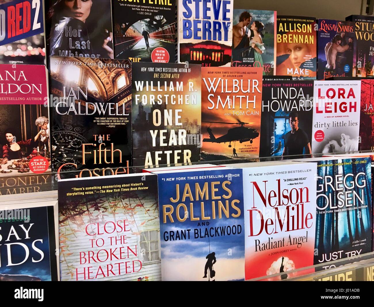 Book store shelf hi-res stock photography and images - Alamy