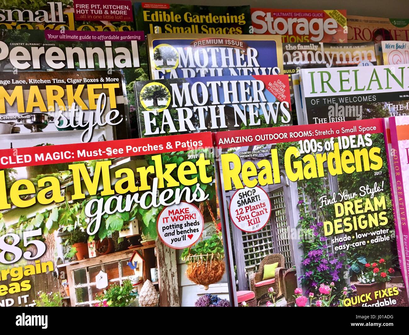 Magazine isle of store reading section Stock Photo - Alamy