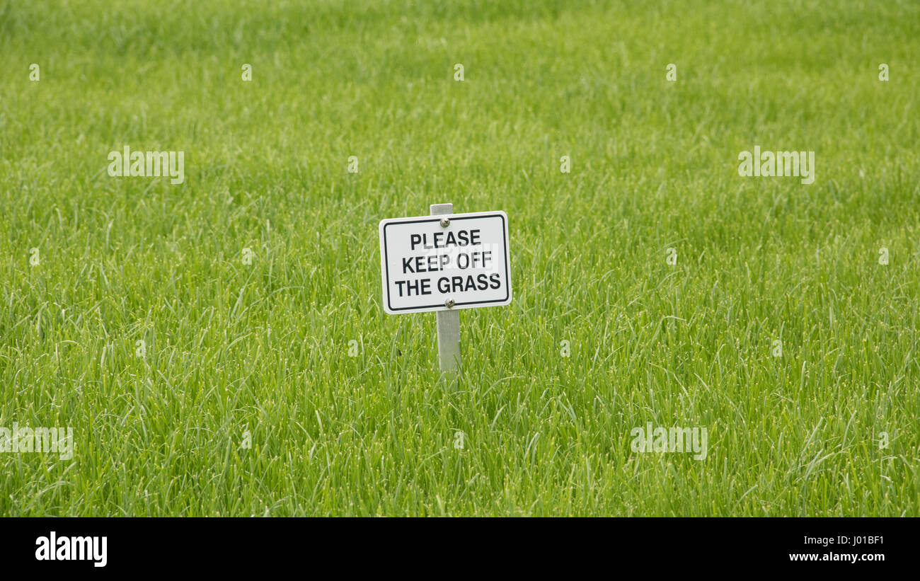 Keep Off Grass Sign Stock Photos & Keep Off Grass Sign Stock Images - Alamy