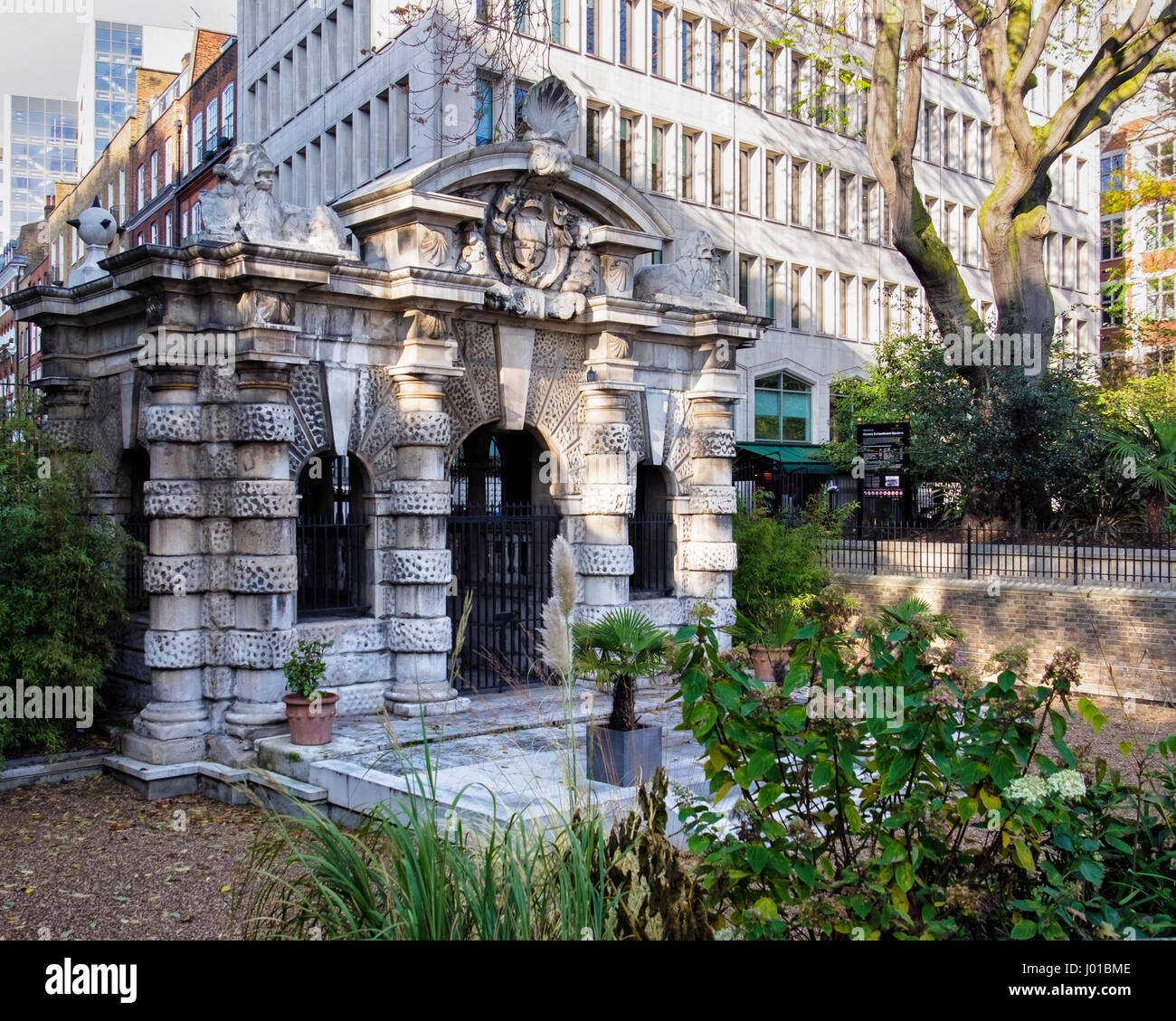 Victoria embankment gardens gate High Resolution Stock Photography and ...