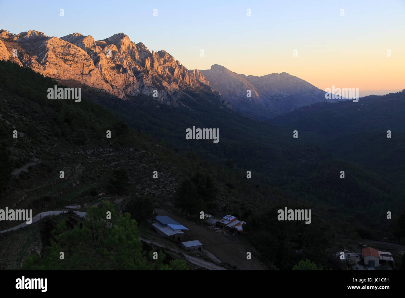 Rocky mountain peaks at sunset near Xalo or Jalon, Marina Alta ...