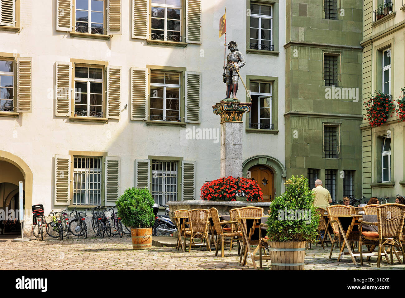 Bern, Switzerland - August 31, 2016: Banneret fountain and Rathausplatz ...