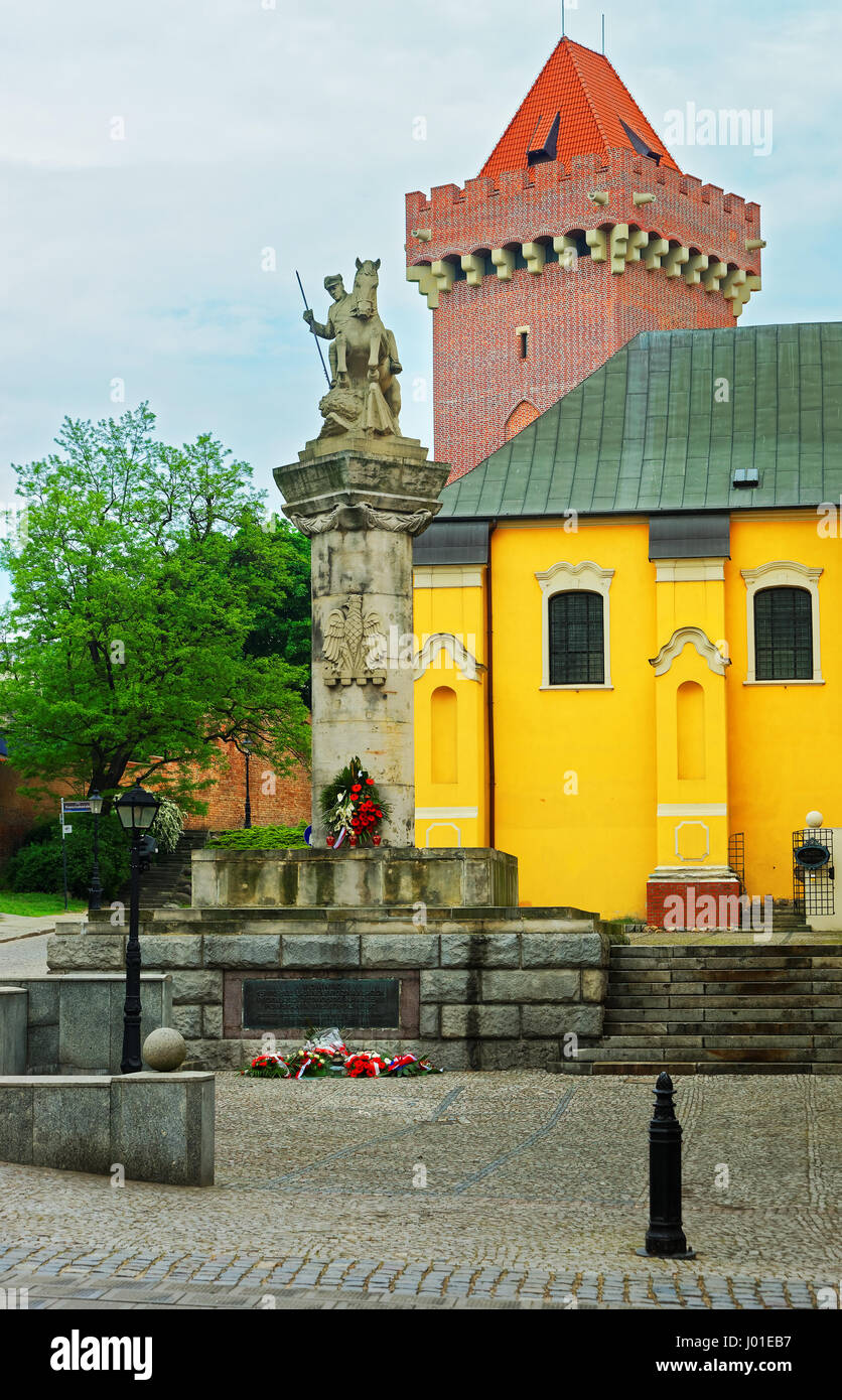 Poznan, Poland - May 7, 2014: Uhlans Regiment Monument and Royal Castle ...