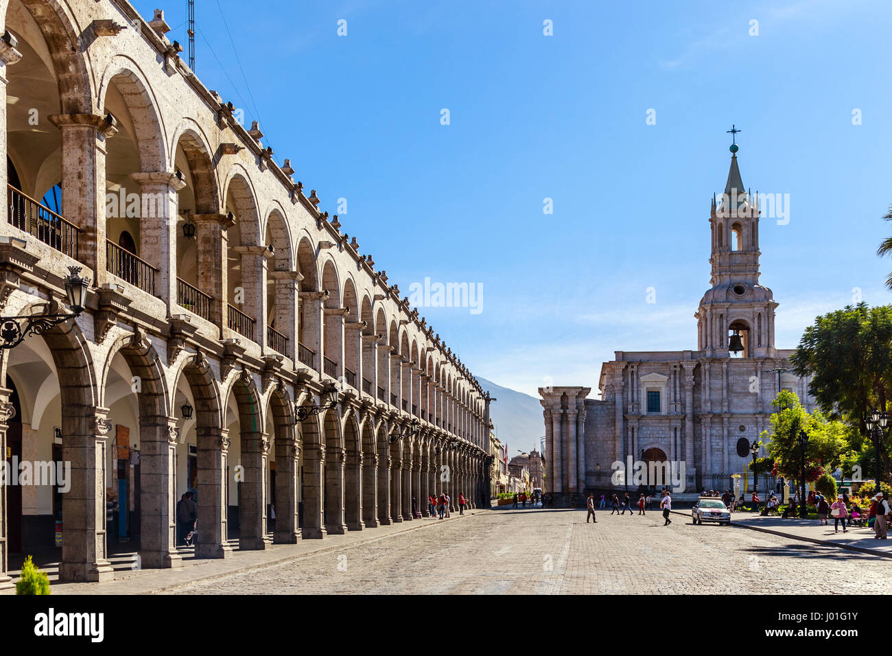 Spanish style plaza and arcade hi-res stock photography and images - Alamy