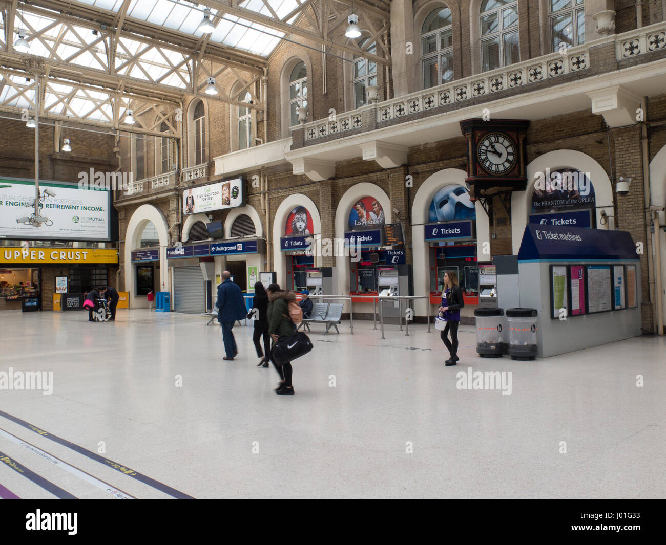 Concourse with signs hi-res stock photography and images - Alamy