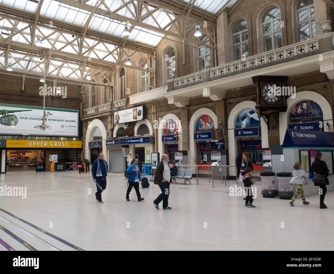 Concourse with signs hi-res stock photography and images - Alamy
