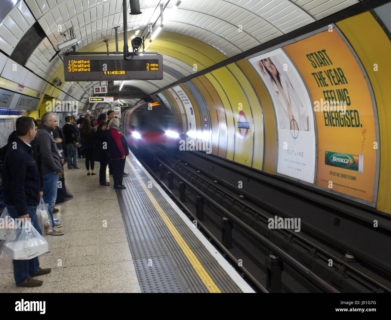 Bond Street underground tube station platform London Stock Photo - Alamy