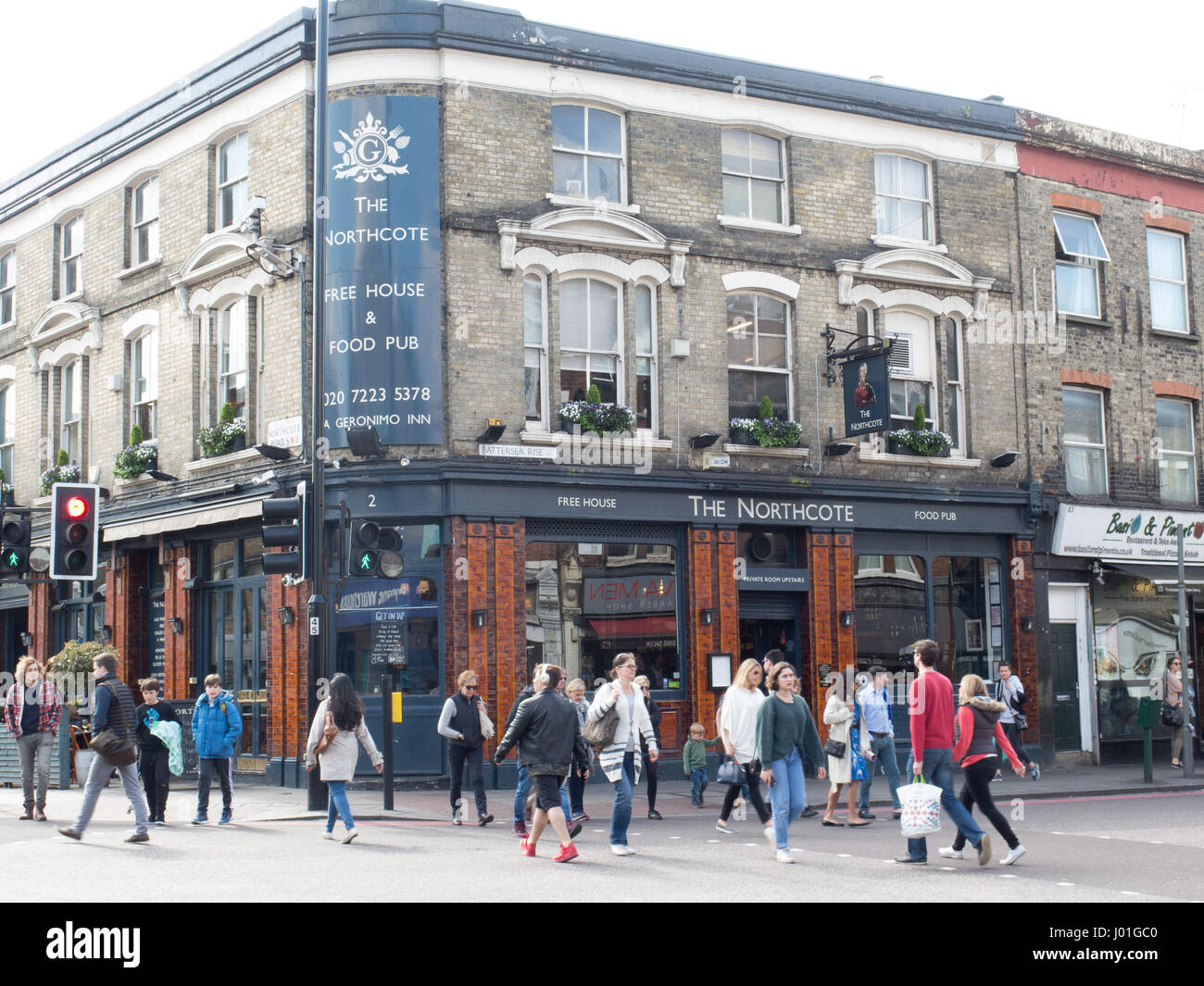 Outlets shops hi-res stock photography and images - Alamy