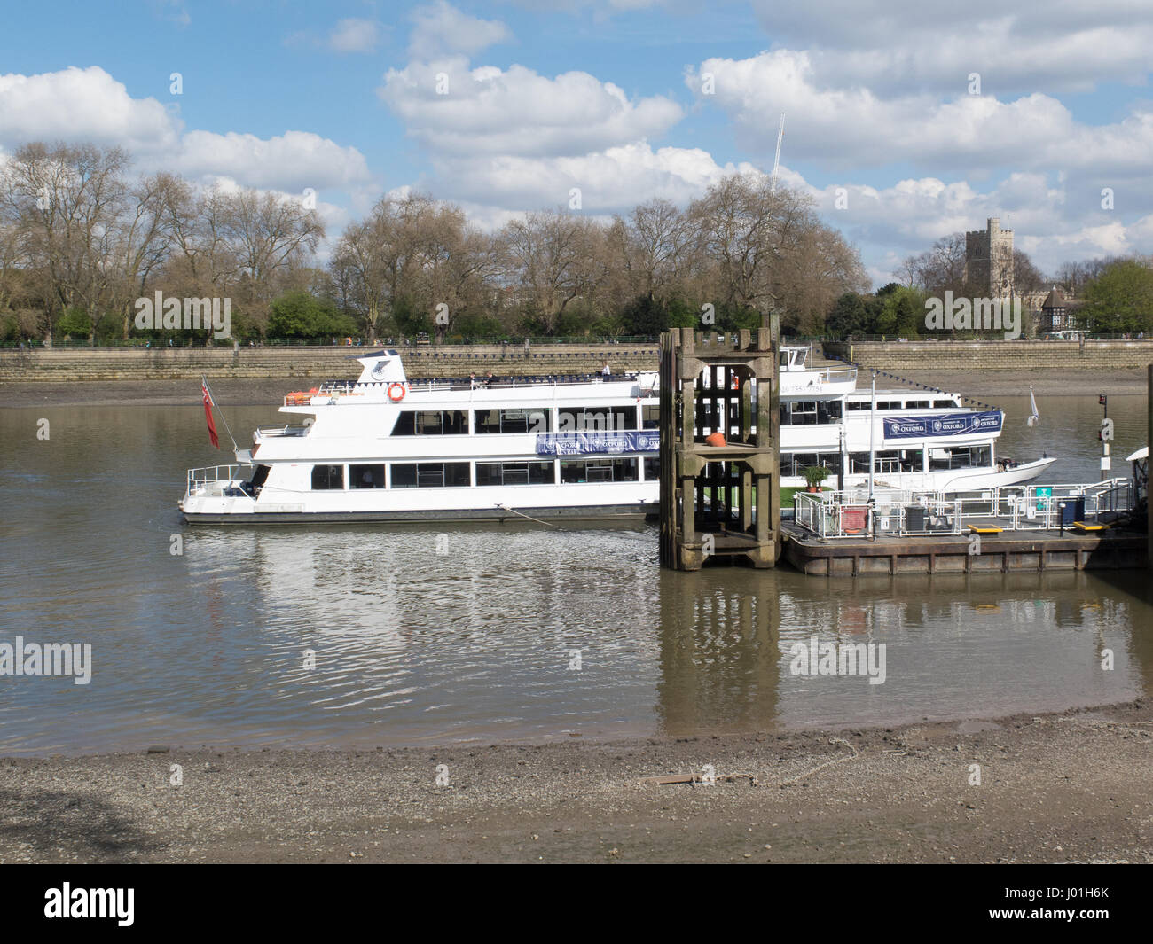 leisure sightseeing boat river Thames Stock Photo - Alamy