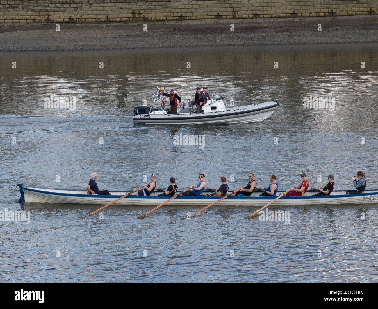 river Thames rowing boat rowers bank sport rowing Stock Photo - Alamy