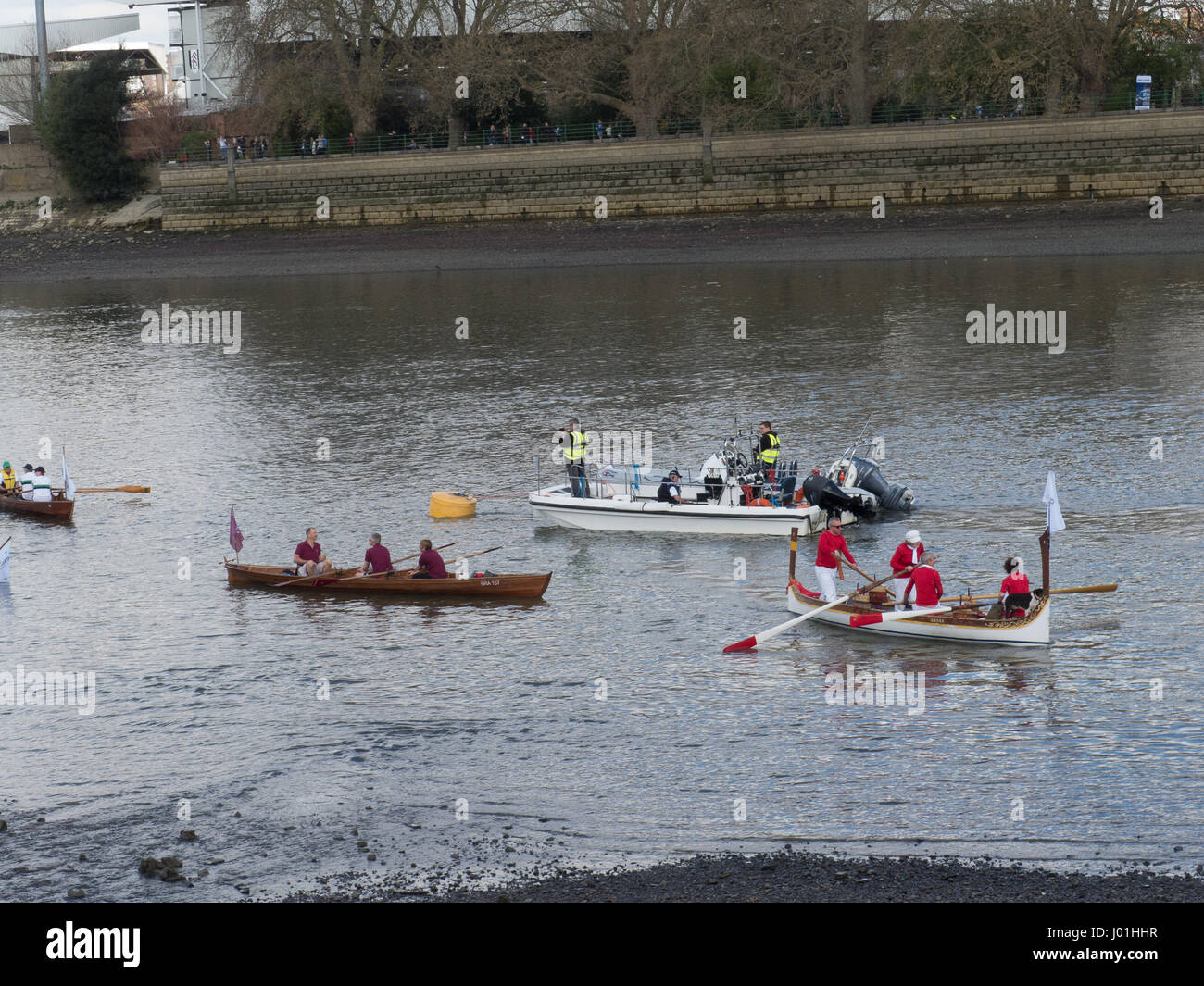 river Thames rowing boat rowers bank sport rowing Stock Photo - Alamy