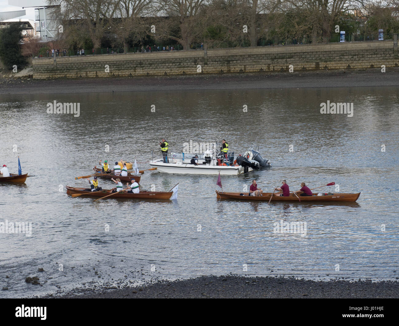 river Thames rowing boat rowers bank sport rowing Stock Photo - Alamy